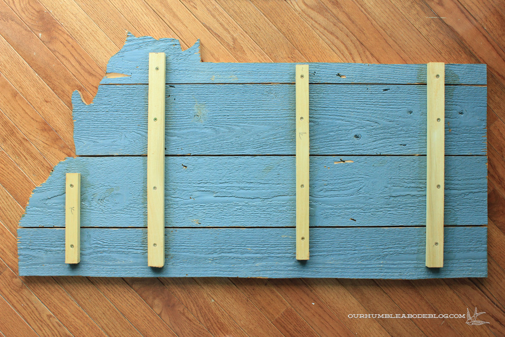 Reclaimed-Wood-Montana-Art-Back-Cleats
