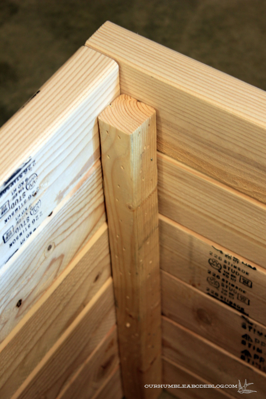 Square-Planter-Box-Inside-Corner-Fasteners