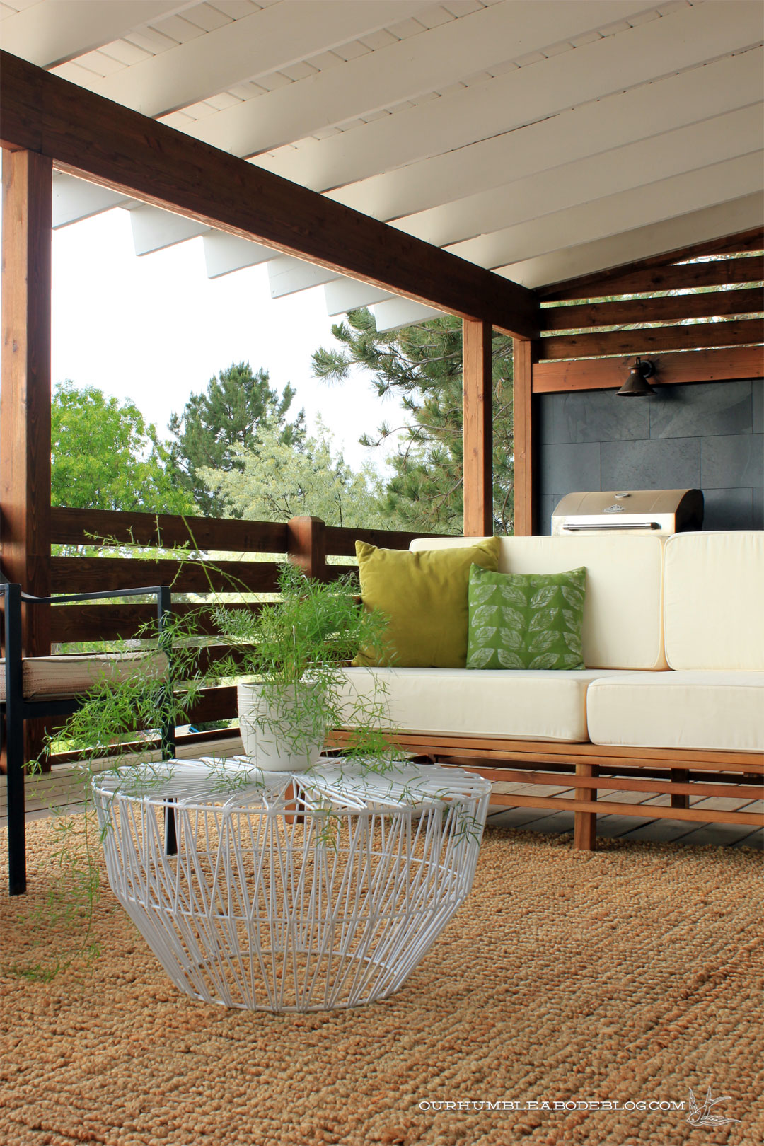 Front-Deck-Lounge-Area-Sofa-and-Coffee-Table